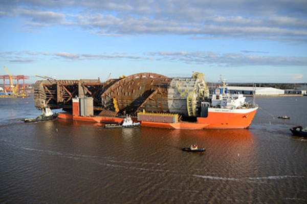 Dockwise legt 23.000 ton op het water