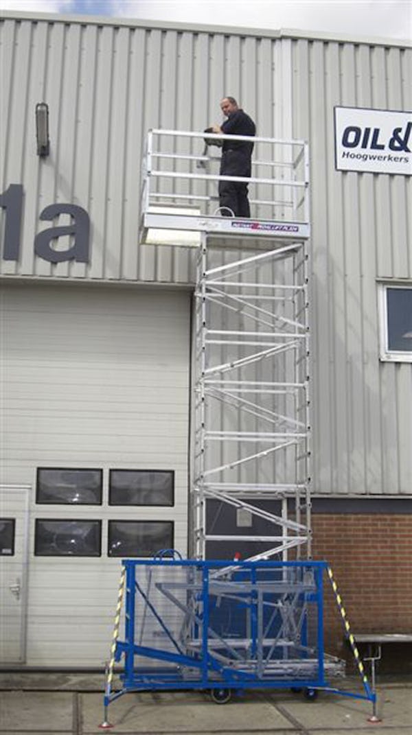 Pedal-lift: mechanisch zichzelf opbouwende steiger