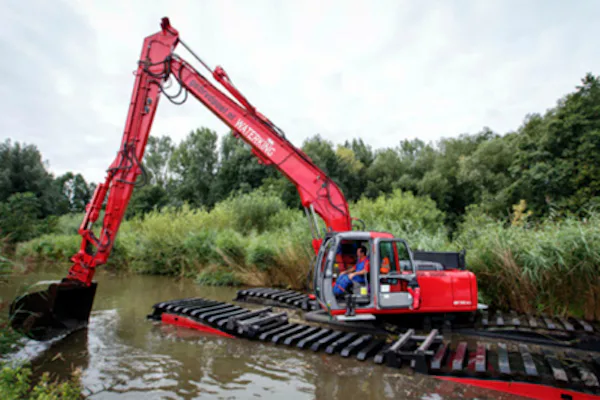 Drijvend baggeren met de Waterking amfibische graafmachine