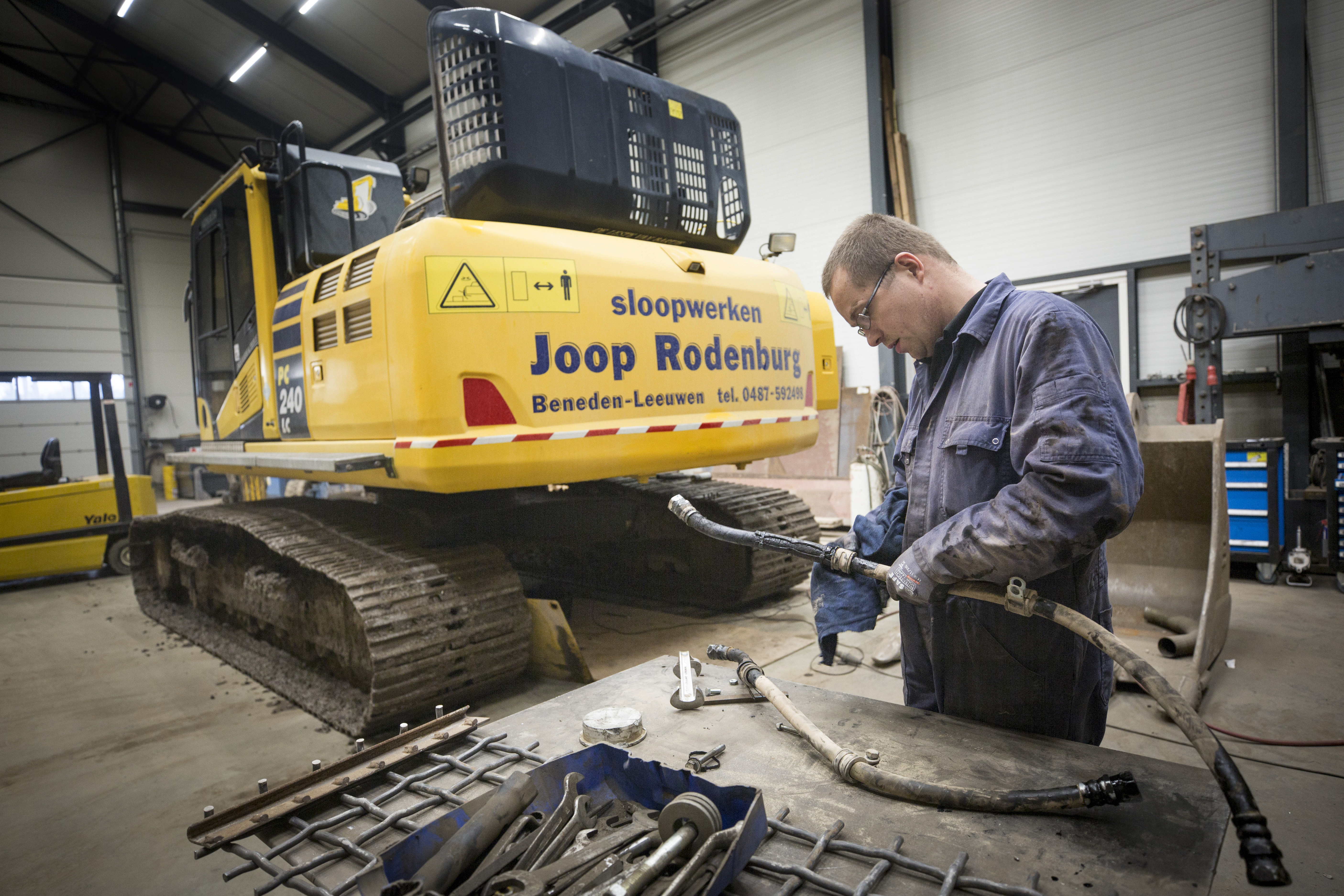 'Komatsu-freak' Joop Rodenburg draait hybride met Kobelco