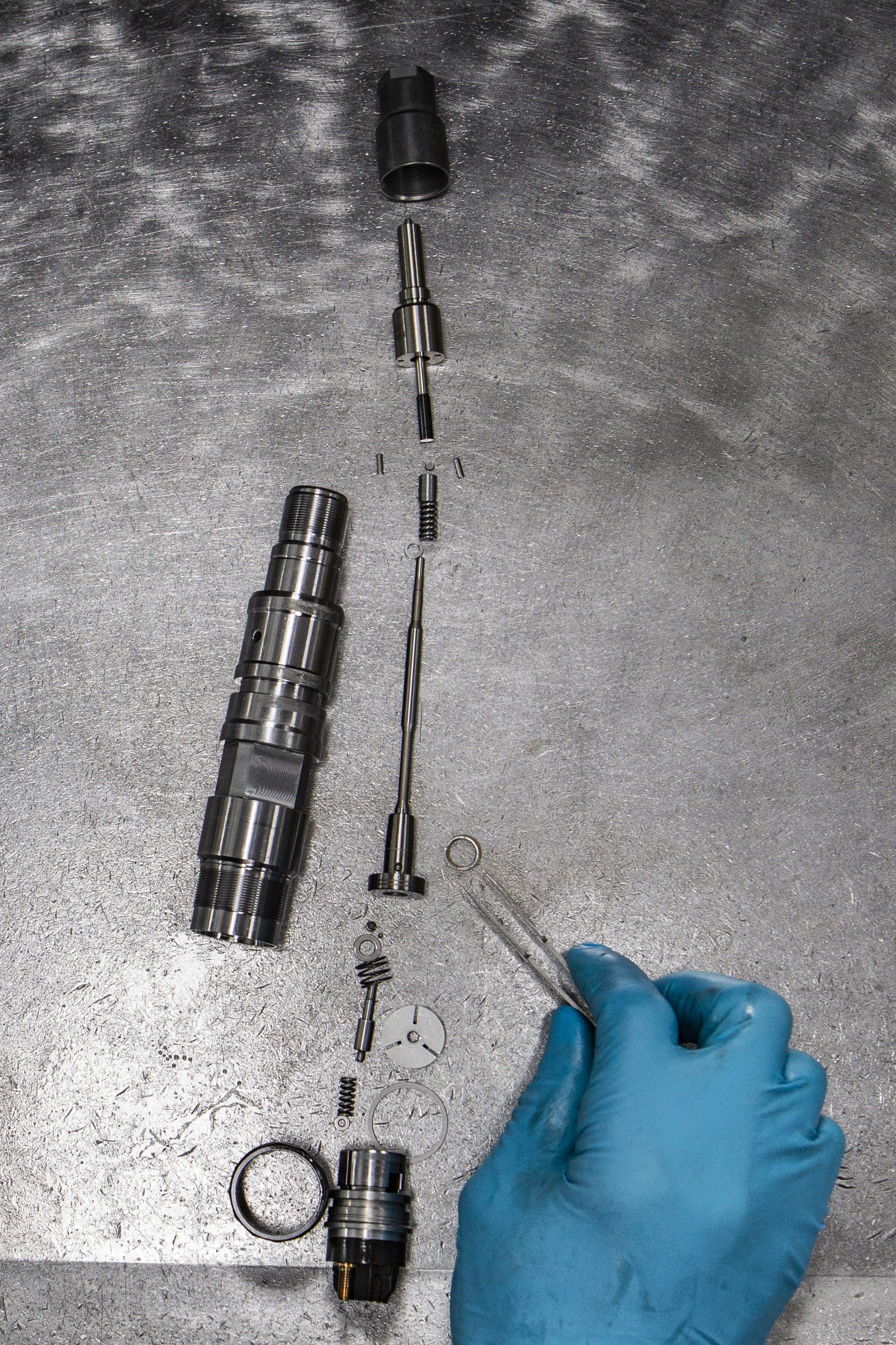 FOTOREPORTAGE | Testen en reviseren van common-rail injectoren
