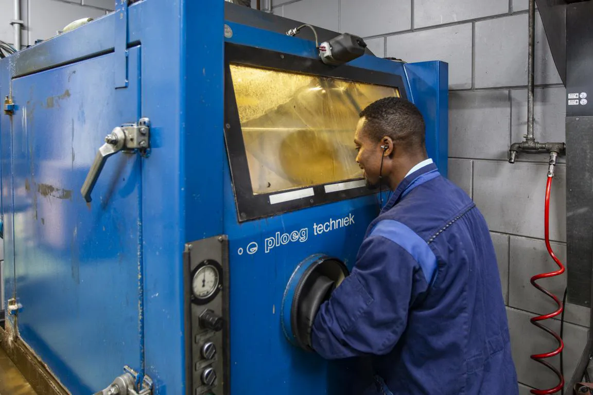 FOTOREPORTAGE | Testen en reviseren van common-rail injectoren