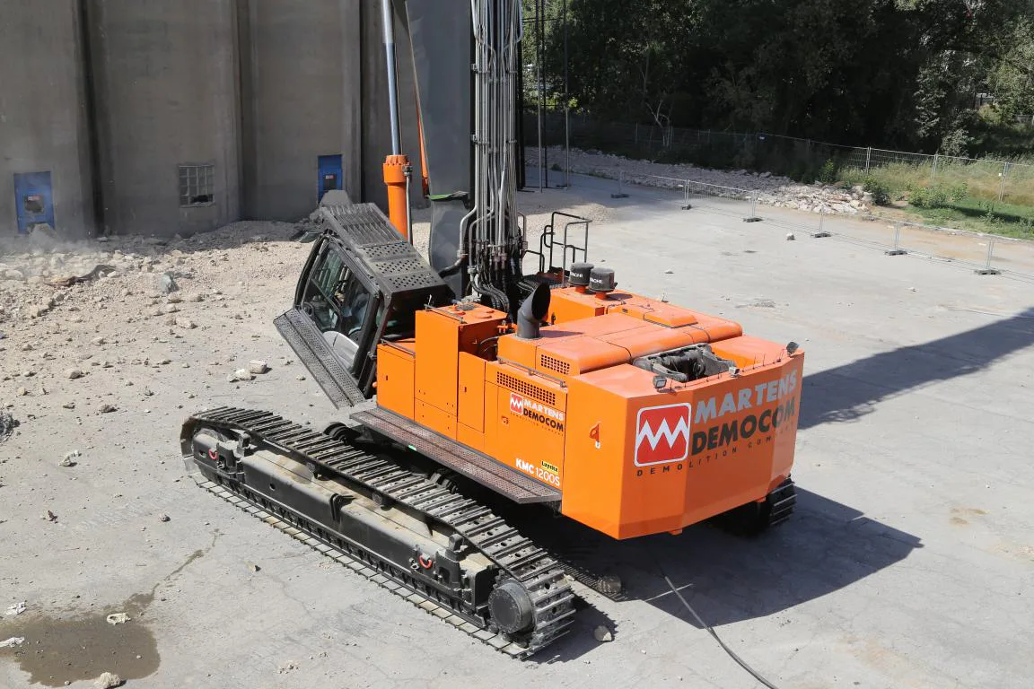 170-tons KMC 1200S met 51 meter sloopgiek in Nederland opgebouwd