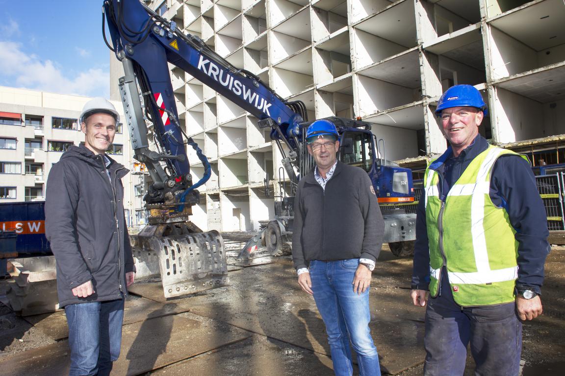Kruiswijk investeert in 27 ton zware Liebherr A924 in sloopuitvoering