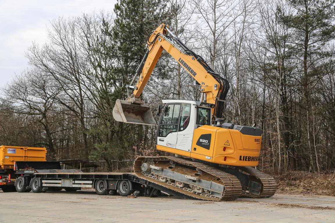 Liebherr R920 Compact Litronic voelt zich thuis waar de ruimte krap is