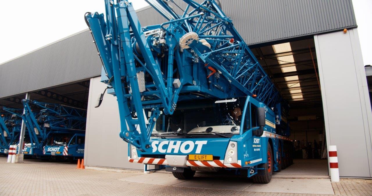 Spierings laat mobiele hijskraan draaien op 16 ampère stopcontact