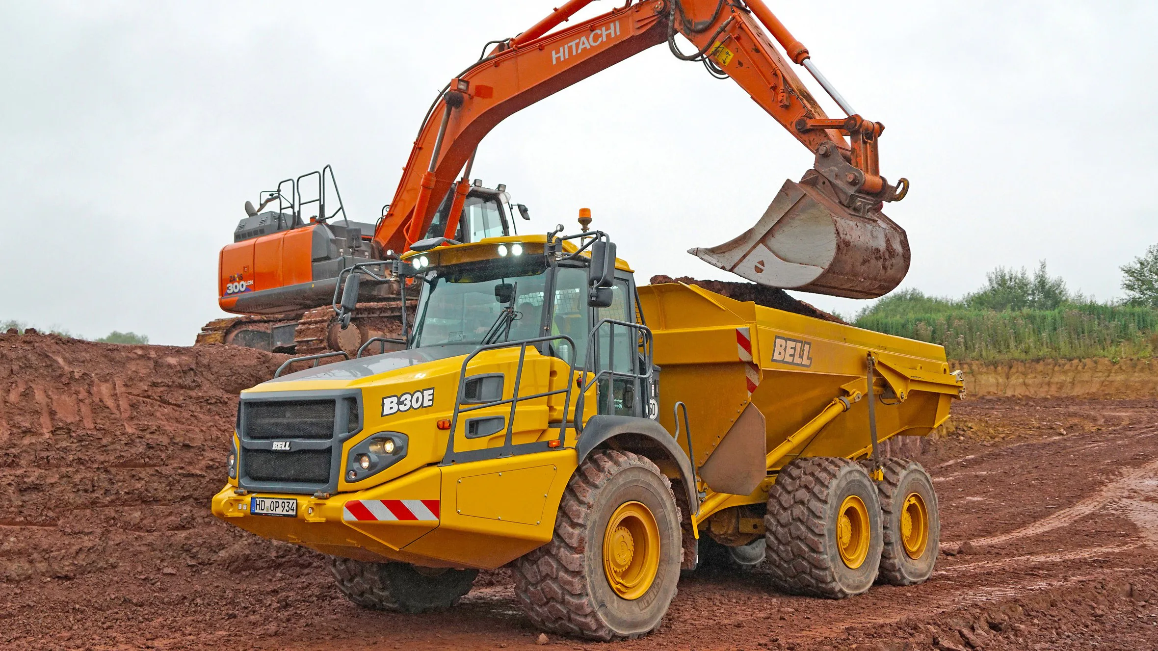 Bell komt met vernieuwde 4x4 knikdumper en introduceert rupsdumpers in ...