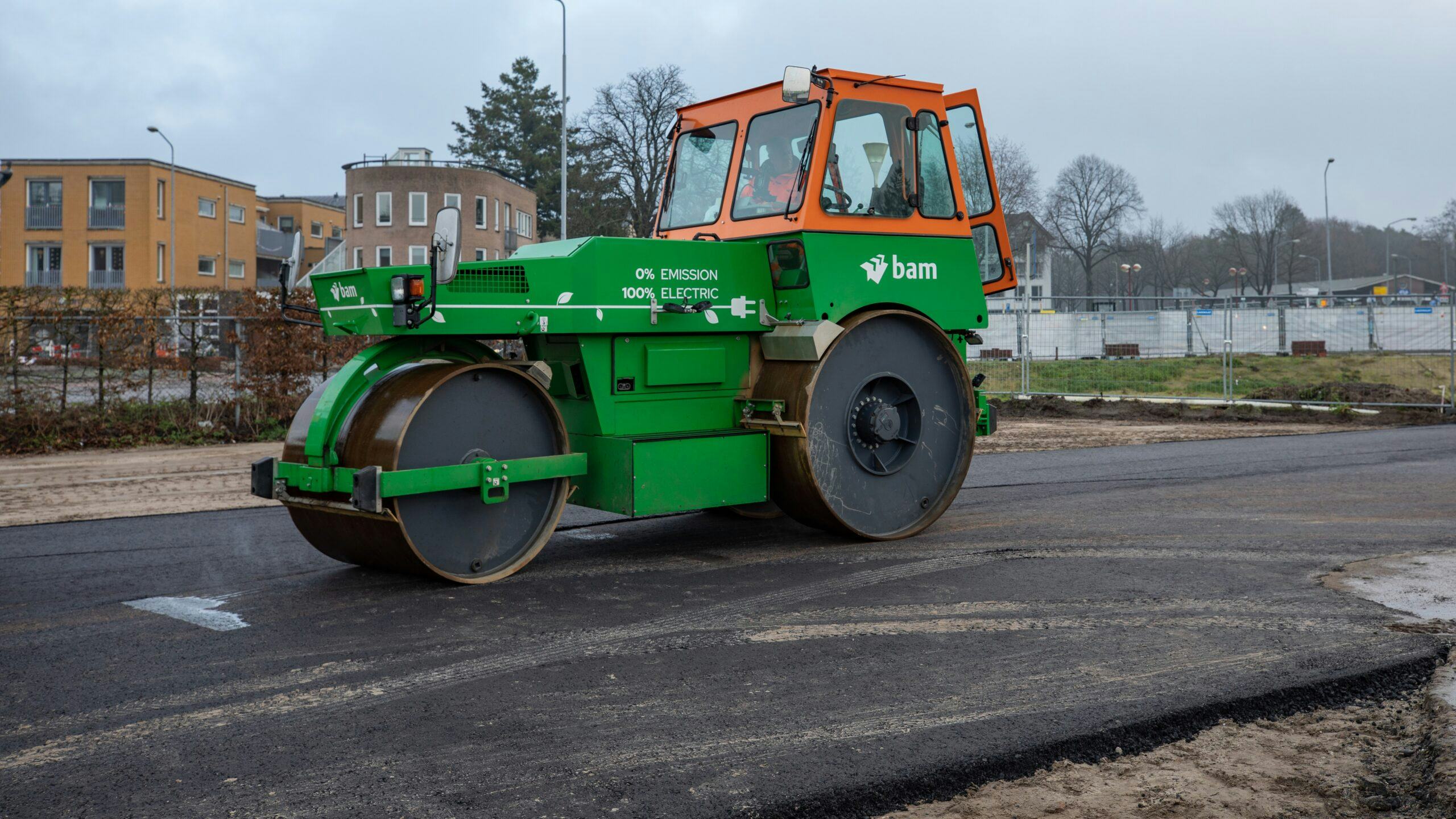 Grote emissievrije asfaltset maakt eerste meters in Nunspeet
