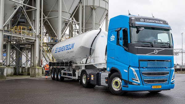 Eerste tien Volvo FH-trekkers voor Cementbouw