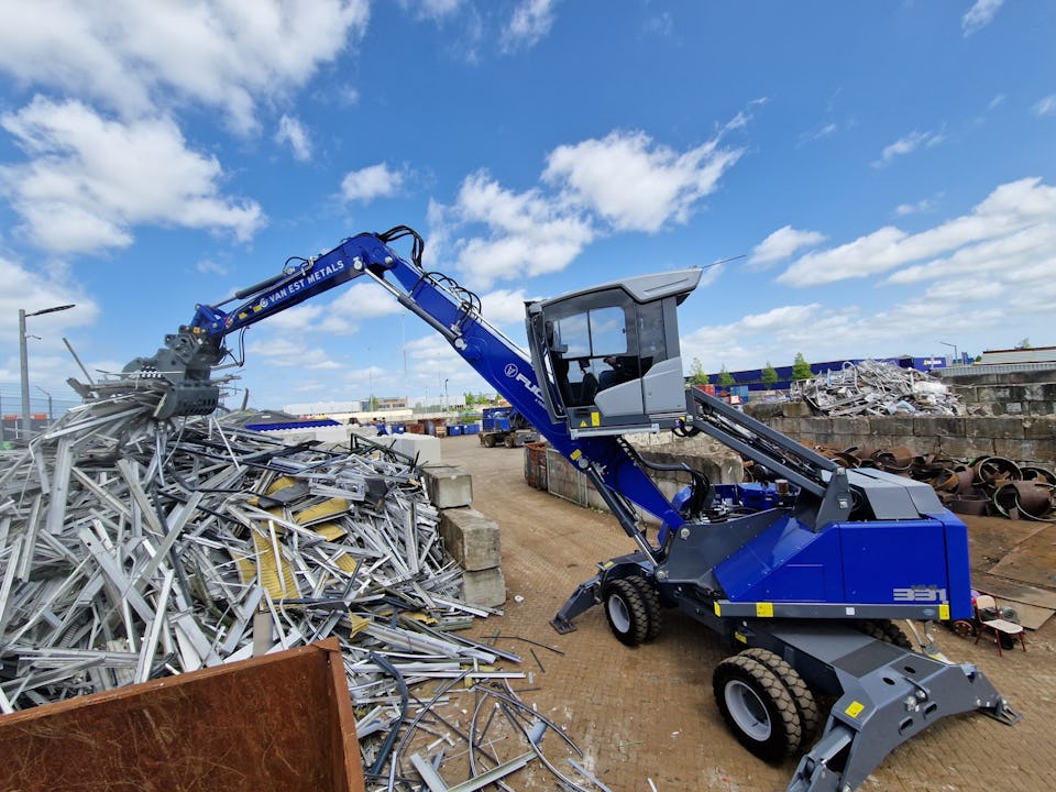 Twee nieuwe Fuchs overslagmachines voor Van Est Metals