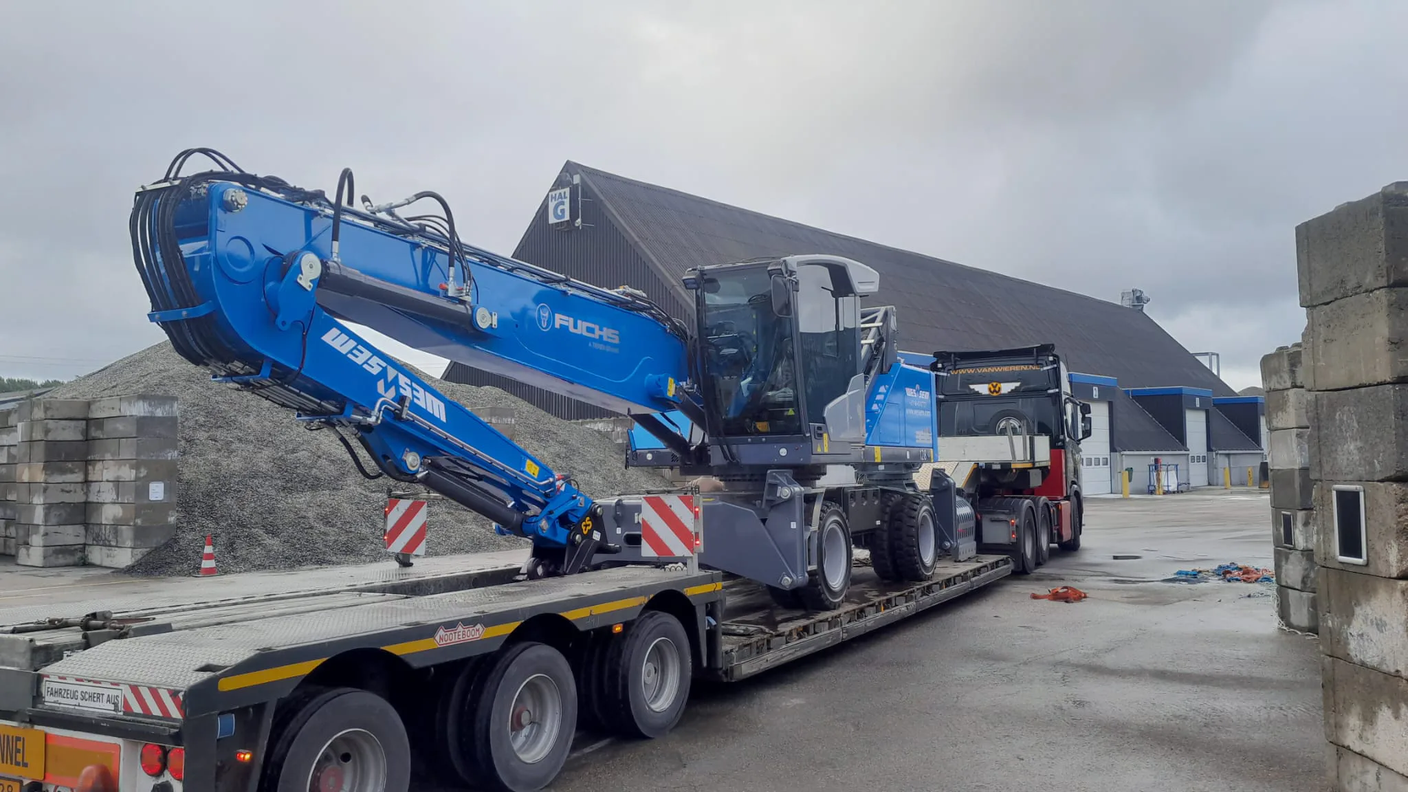 Tweede Fuchs MHL335F voor Wessem Port Services